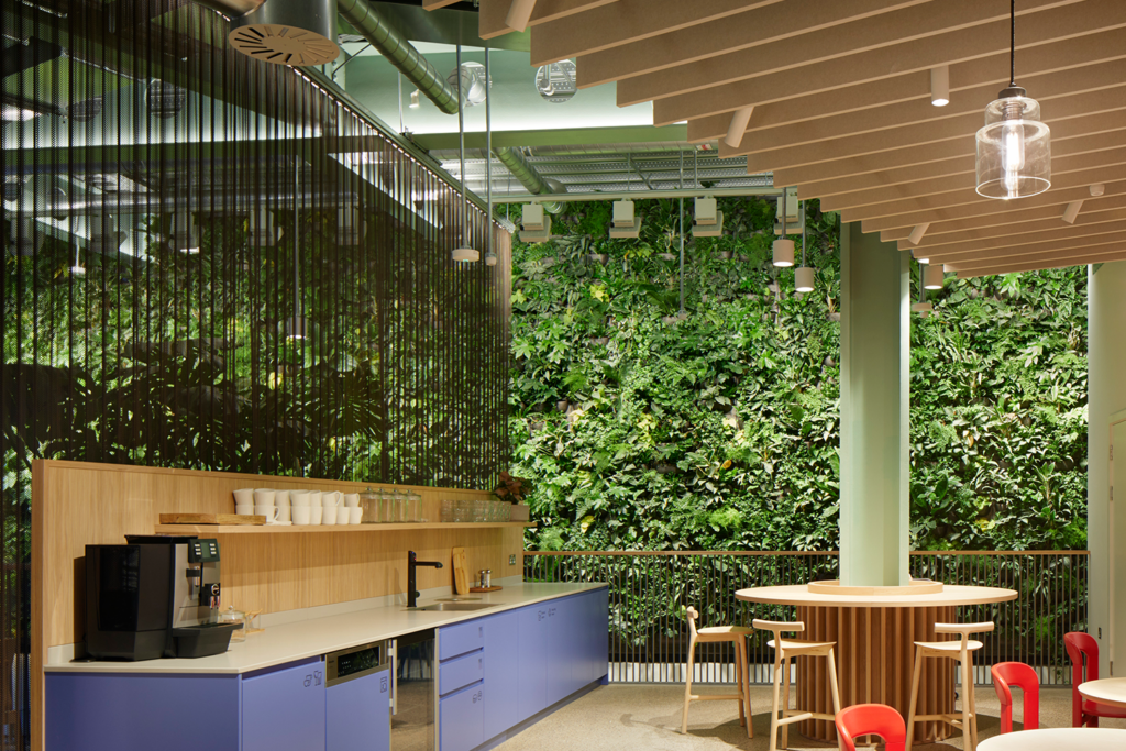 » A natural, biophilic design for a flexible London workplace